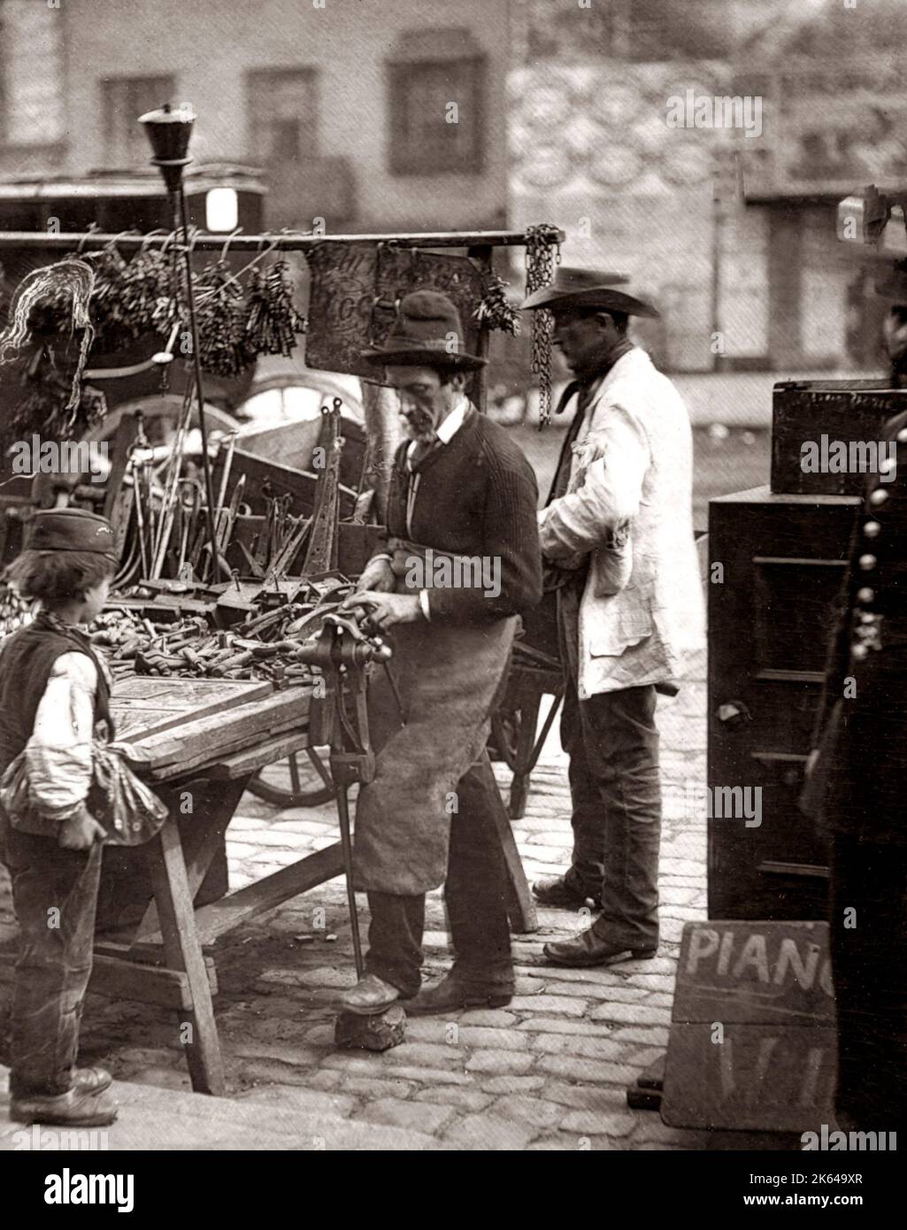 John thomson london photograph hi-res stock photography and images - Alamy