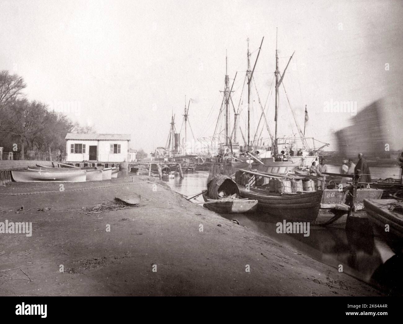 c.1880s China - boats along the Bund, Hankow Hankou Stock Photo - Alamy