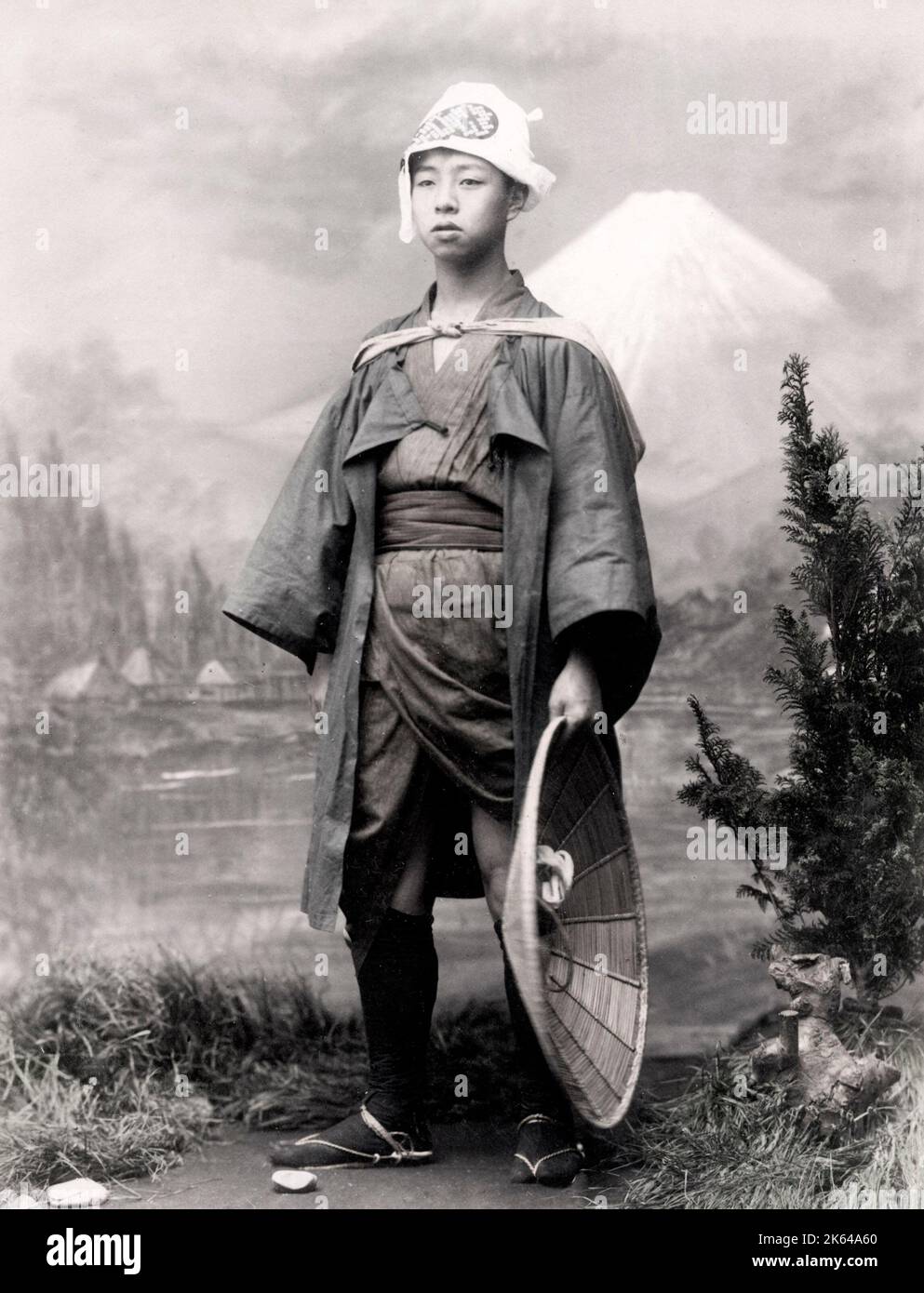 c.1880's Japan - farm worker with his hat Stock Photo - Alamy