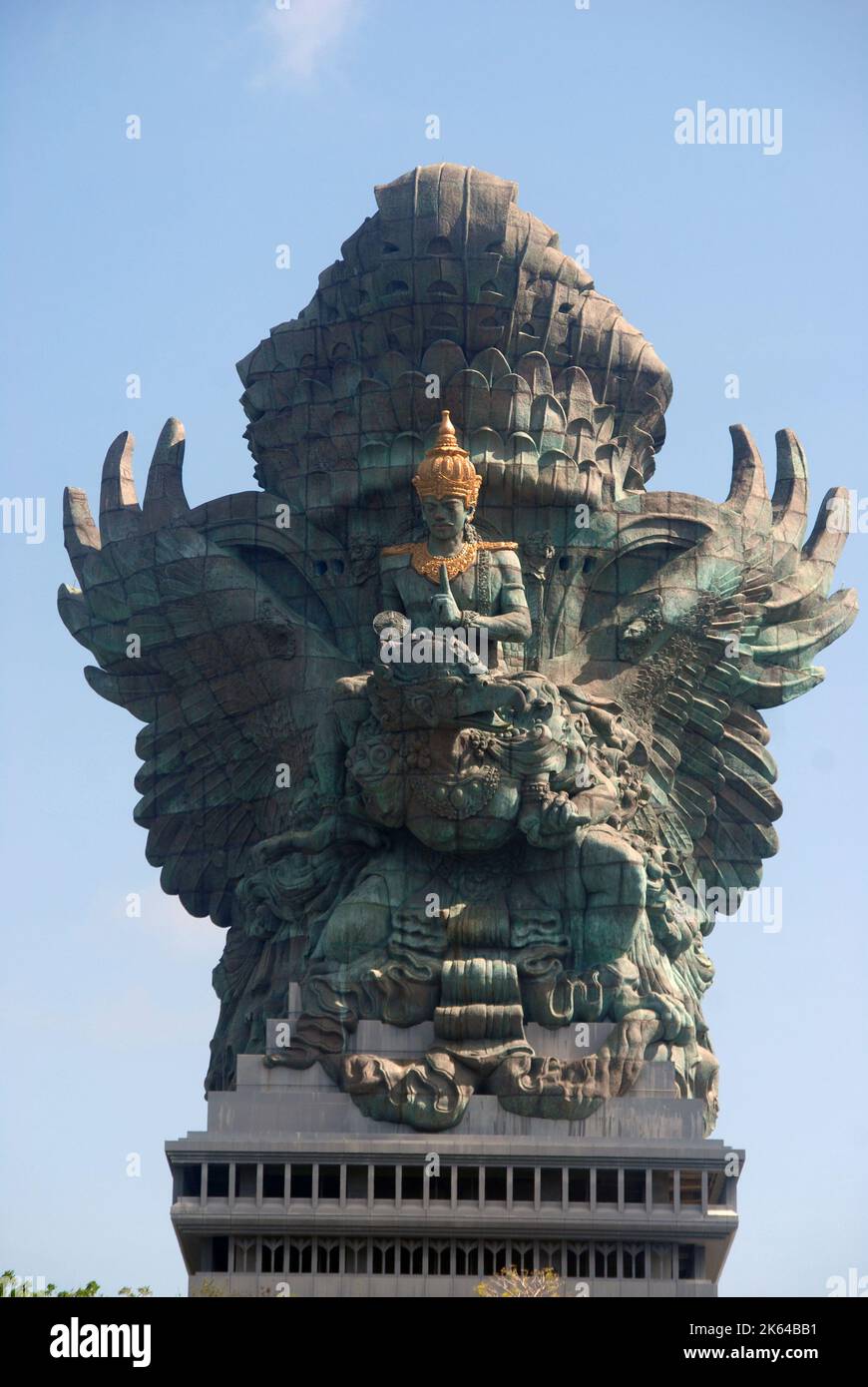 Statue of lord wisnu hi-res stock photography and images - Alamy