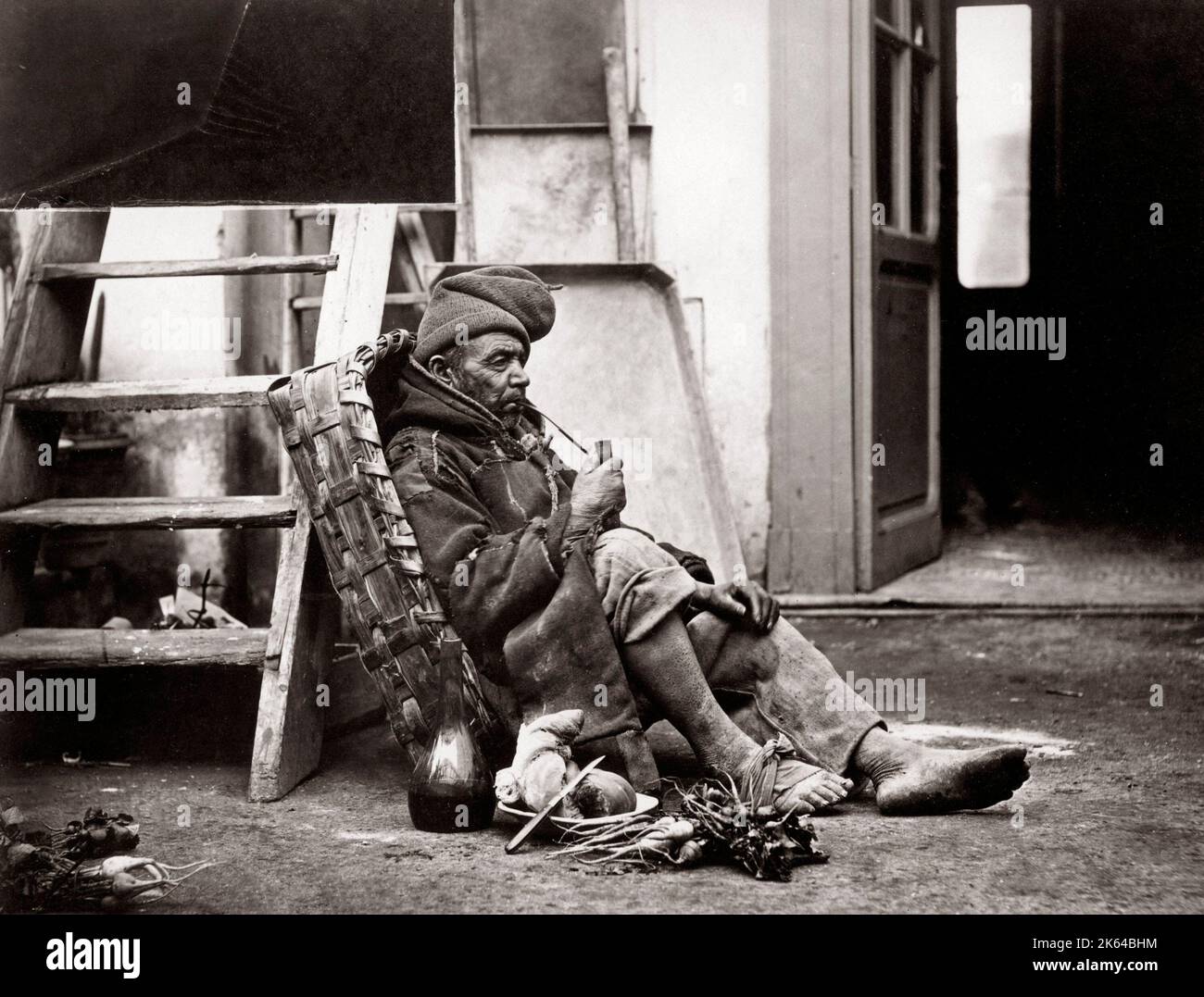 Old man fisherman portrait pipe hi-res stock photography and images - Alamy