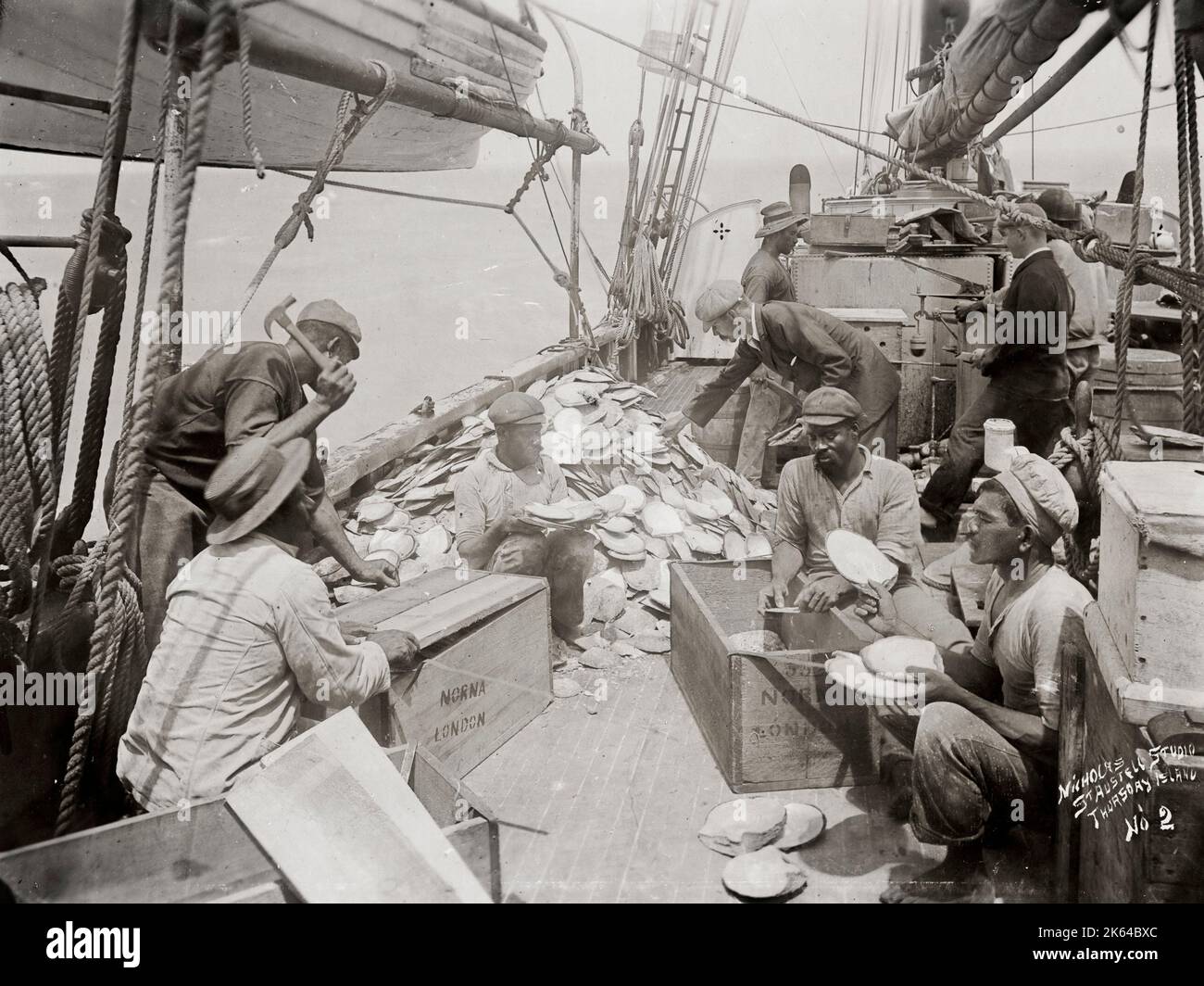 Pearl diving history hi-res stock photography and images - Alamy