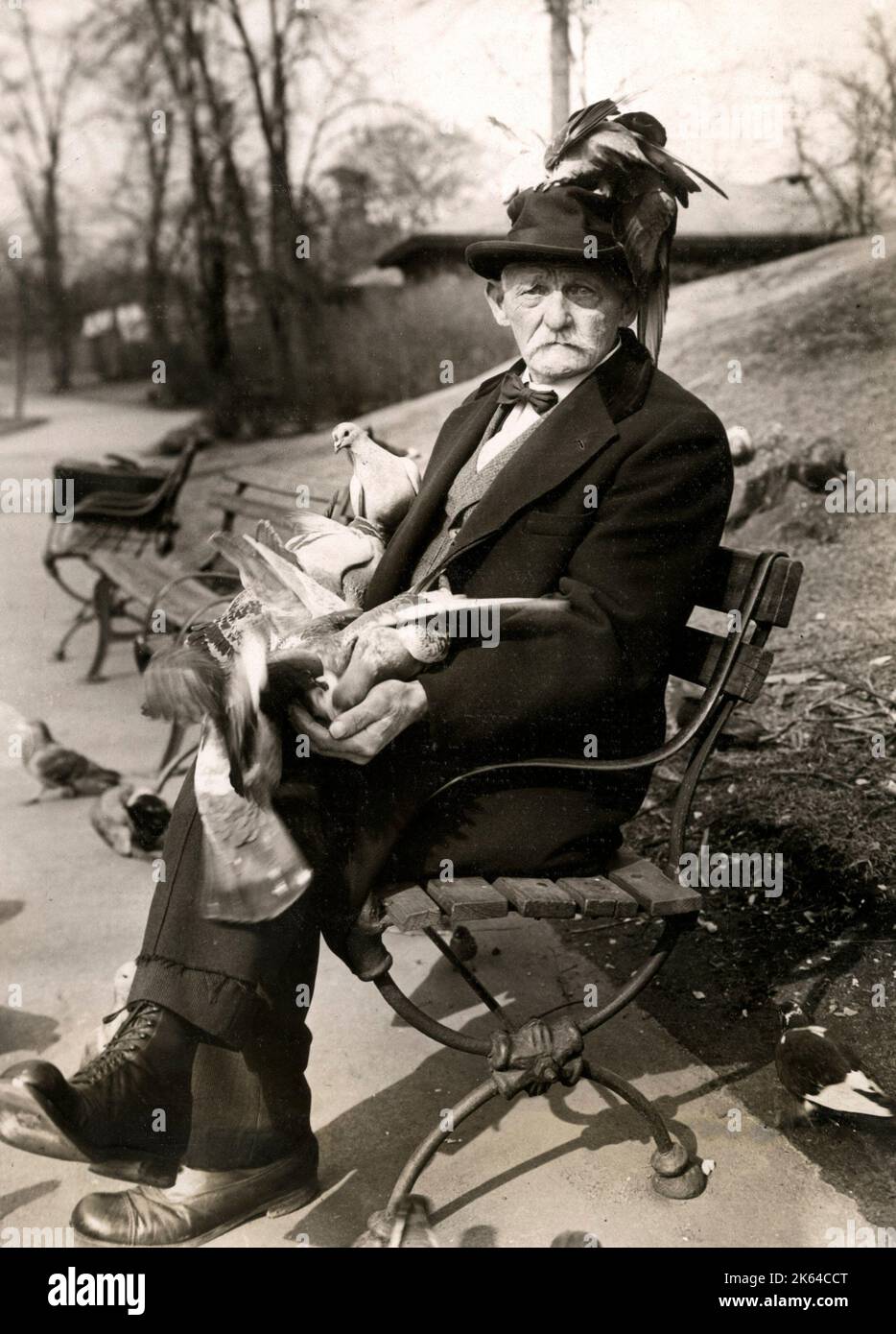 1920s man hi-res stock photography and images - Alamy
