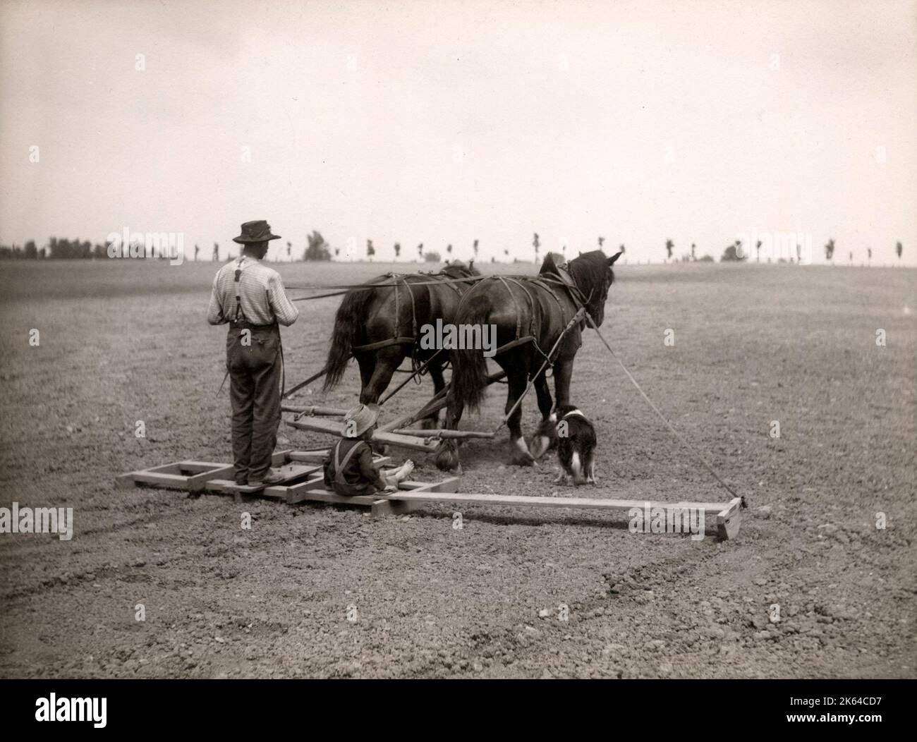 Farmer 1920s hi-res stock photography and images - Alamy