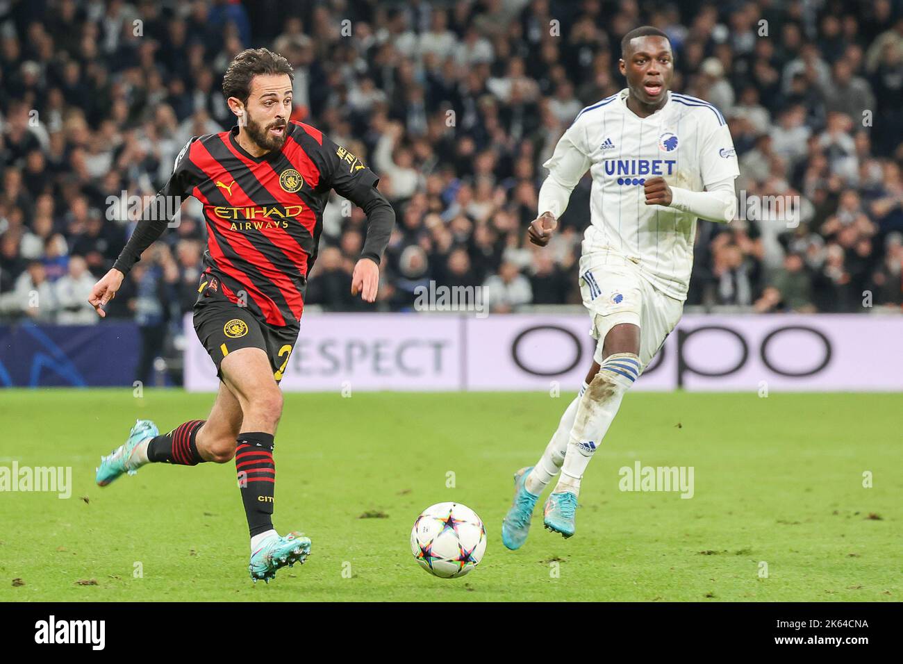 Copenhagen, Denmark. 11th Oct, 2022. Bernardo Silva (20) of Manchester ...