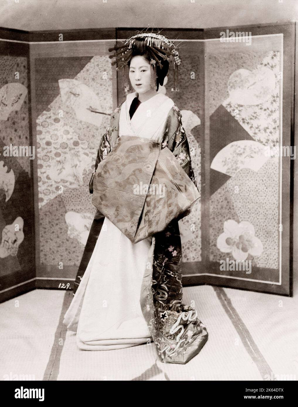 Vintage 19th century photograph: Oiran, high class Japanese courtesan ...