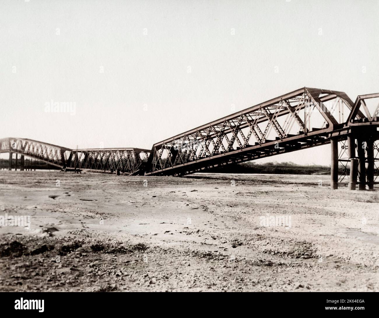 Collapsed structure hi-res stock photography and images - Alamy