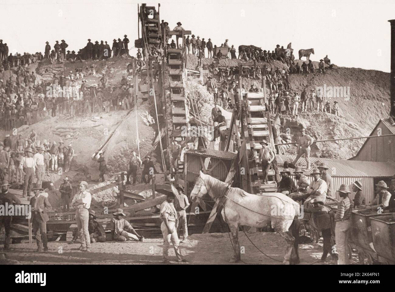 Vintage 19th century photograph: Bultfontein diamond mne, washing gear ...