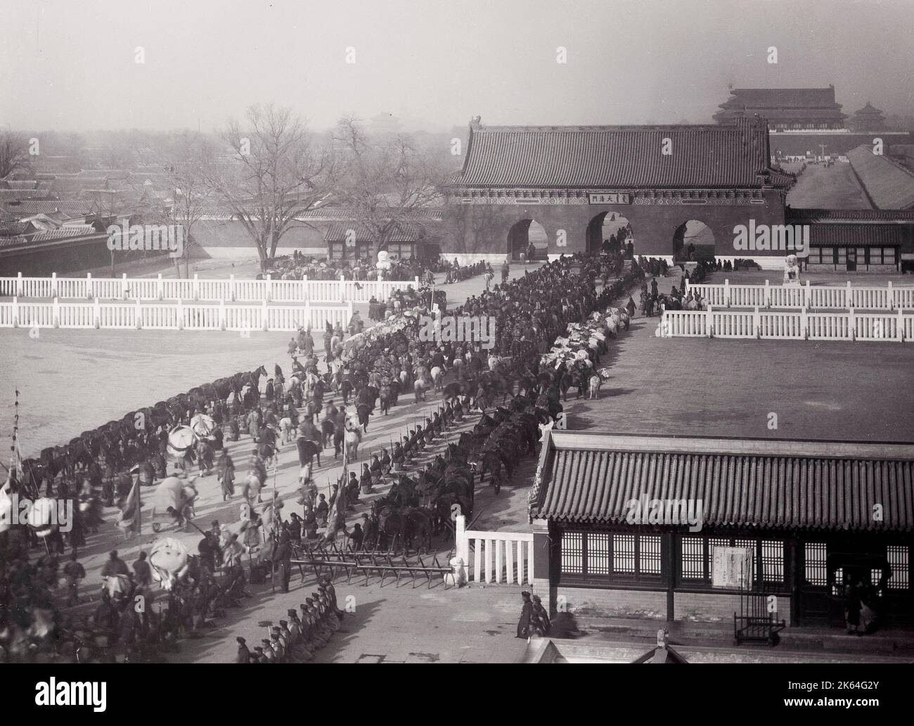 Emperor procession china hi-res stock photography and images - Alamy