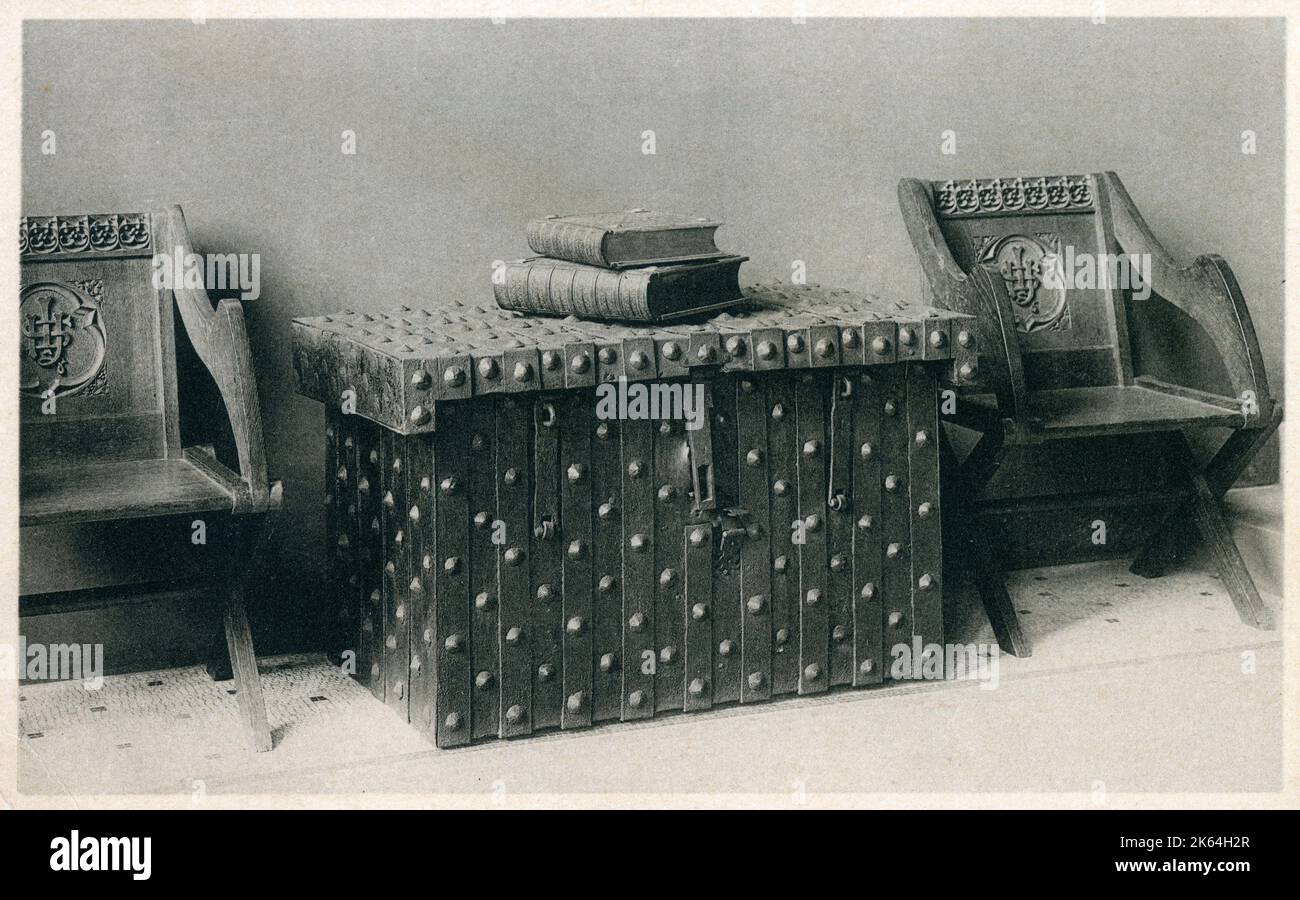 Two volumes hi-res stock photography and images - Alamy