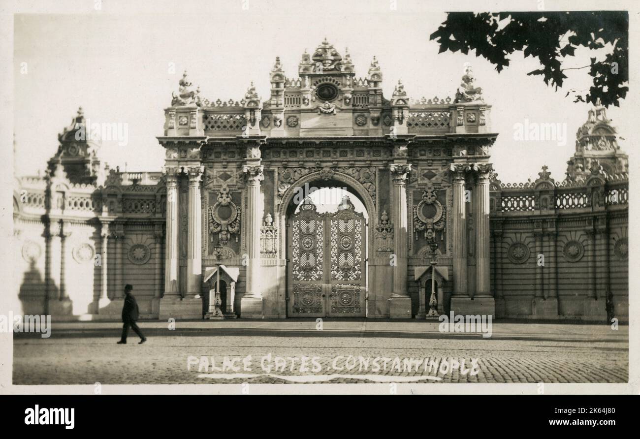 The Main Gates, Dolmabahce Palace, Istanbul, Turkey Stock Photo - Alamy