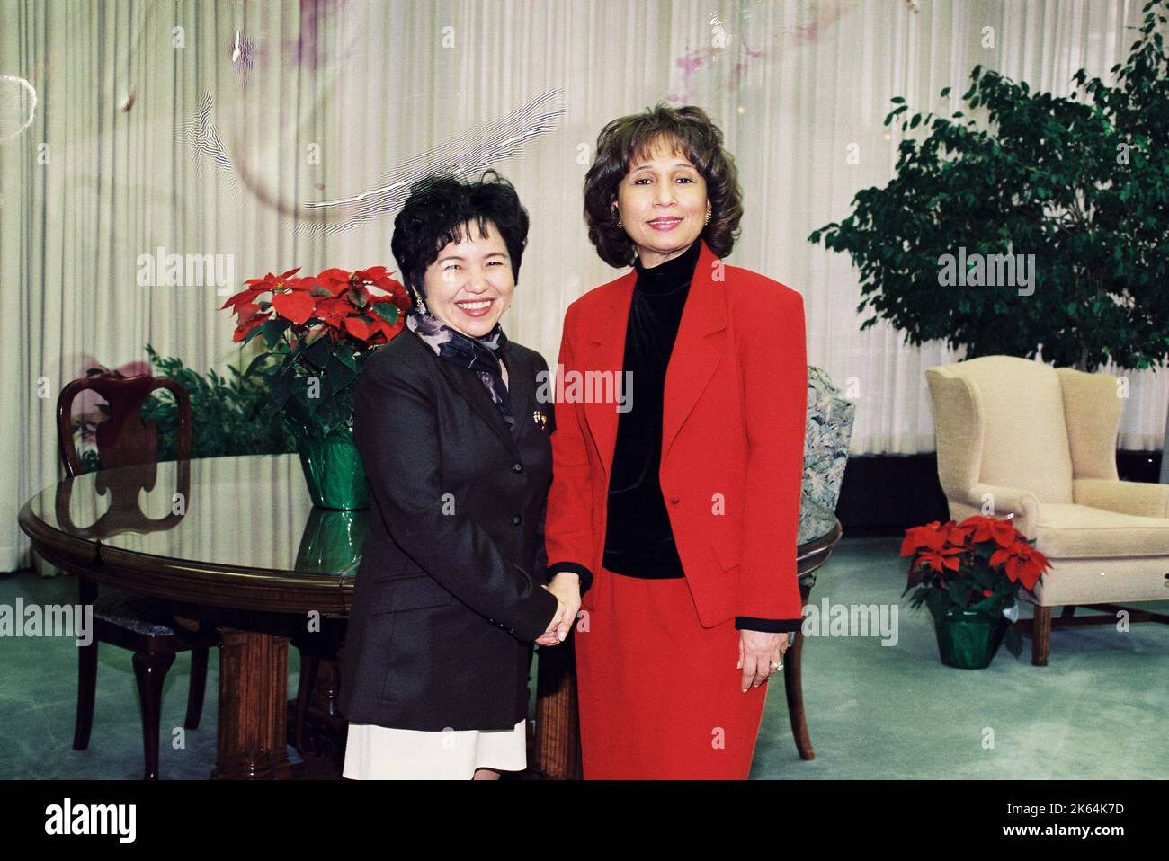 Office of the Secretary - Secretary Alexis Herman with Executive ...