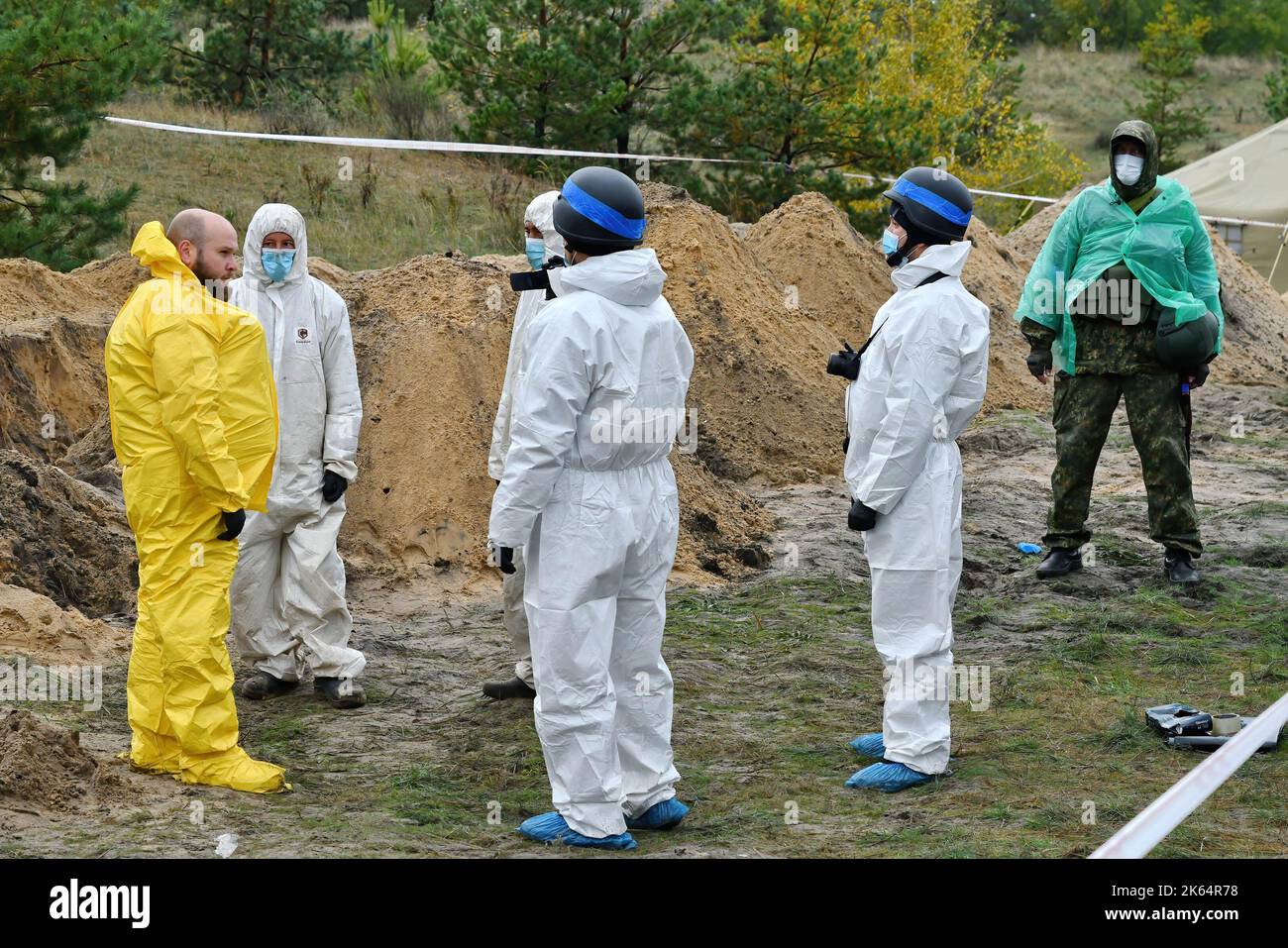 Lyman, Donetsk, Ukraine. 11th Oct, 2022. Members of a forensic team at ...