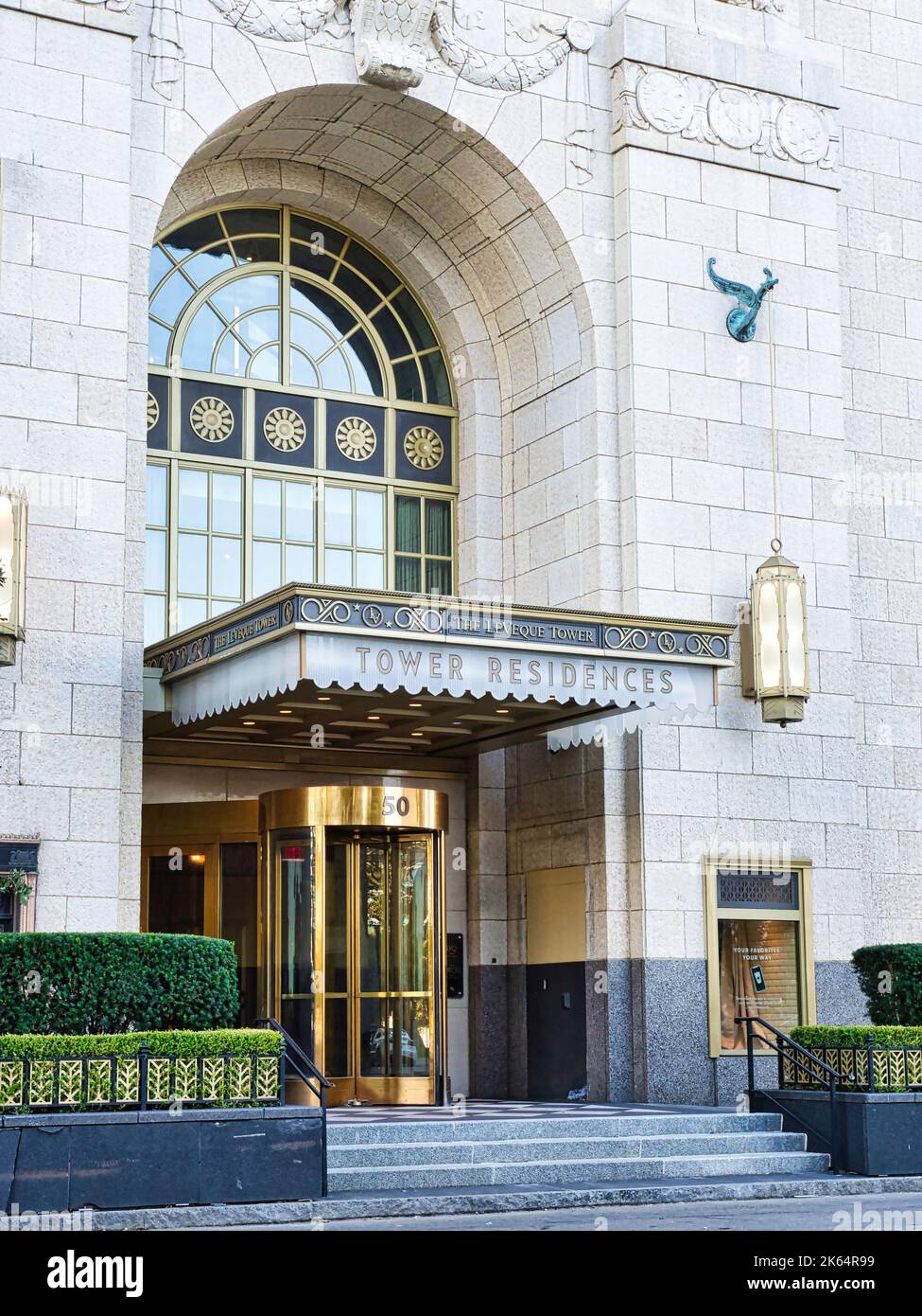 Entrance to the LeVeque Tower in Columbus Ohio USA Stock Photo - Alamy