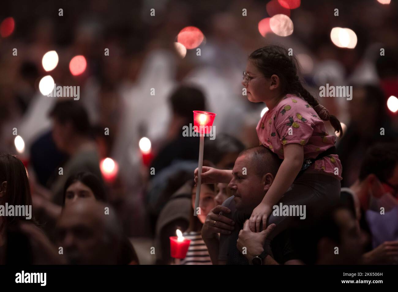 Vatican City, Vatican. 11th Oct, 2022. Faithful enlight candles at the ...