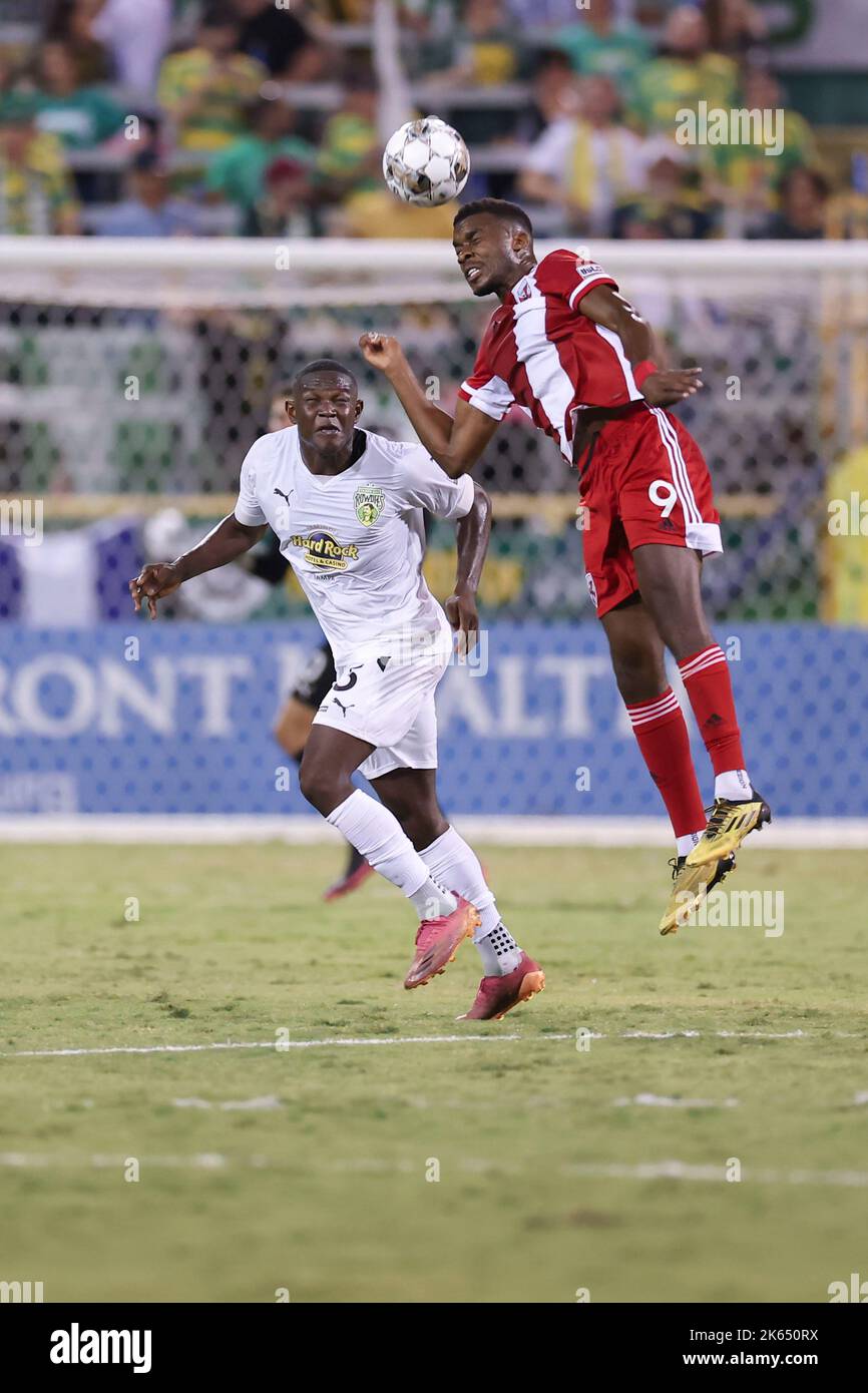St. Petersburg, FL: Loudon United forward Jonathan Benteke (9) and ...