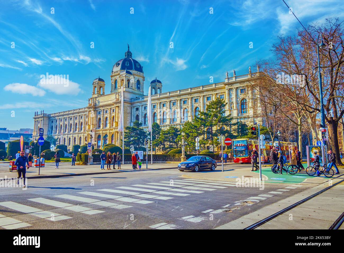 VIENNA, AUSTRIA - FEBRUARY 17, 2019: The walk along Ringstrasse ...