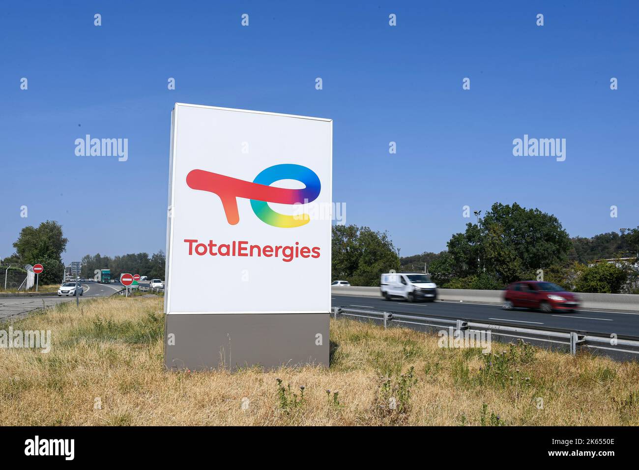Totalenergies logo hi-res stock photography and images - Alamy