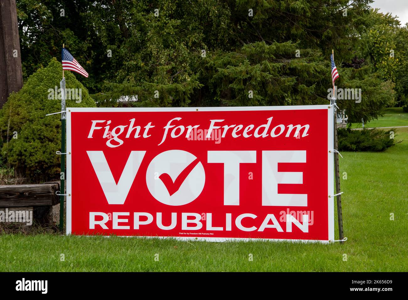 Political election yard signs hi-res stock photography and images - Alamy