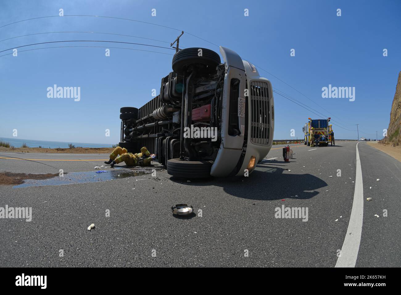 Over turned big rig hi-res stock photography and images - Alamy