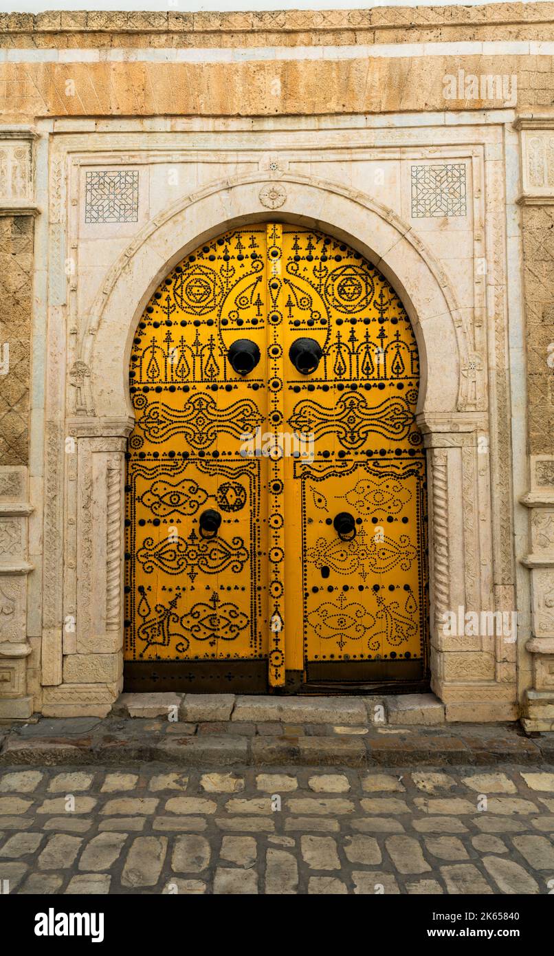 Old arabian door hi-res stock photography and images - Alamy