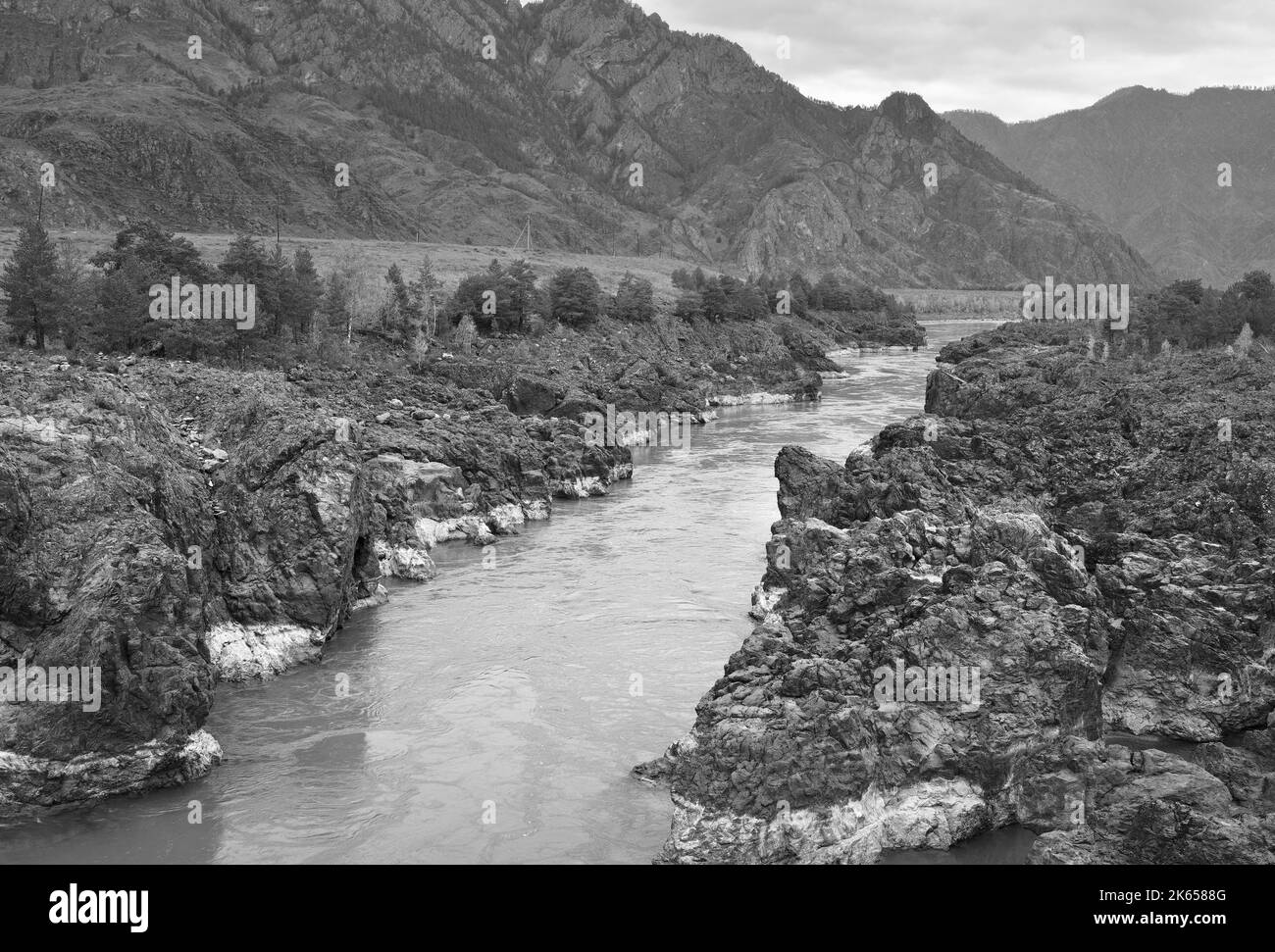Orocto rapids on the Katuni River. Rocky shores of a mountain river ...