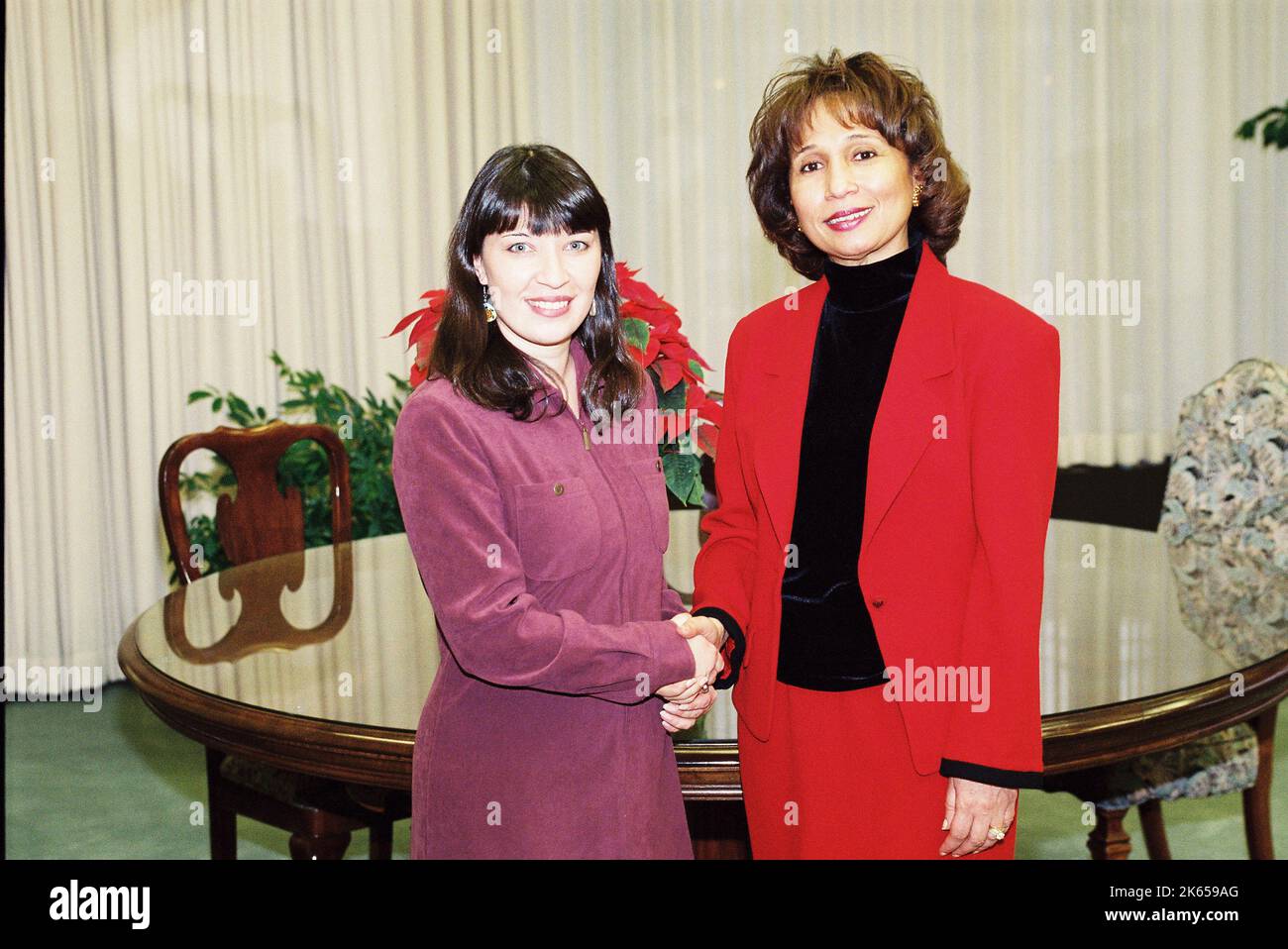 Office of the Secretary - Secretary Alexis Herman with Executive ...