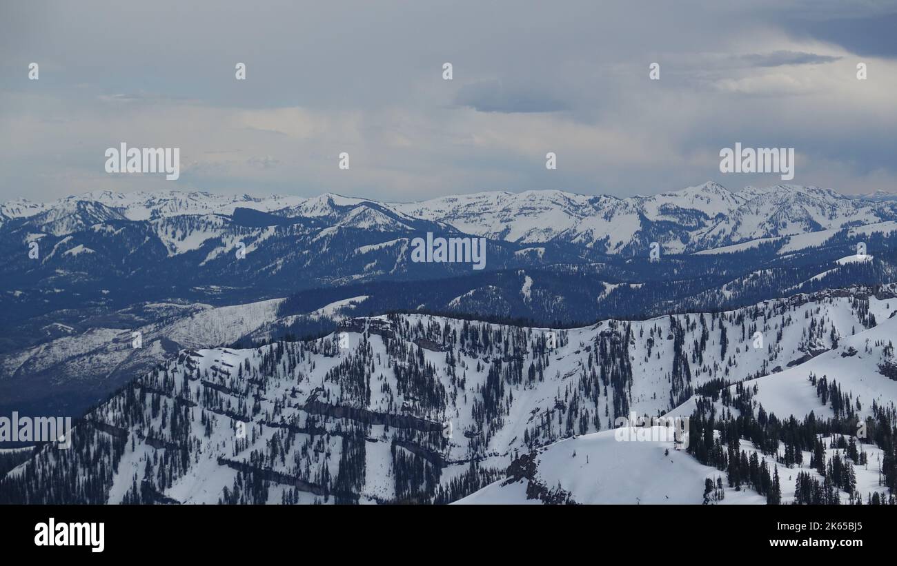 Majestic mountain ranges hi-res stock photography and images - Alamy