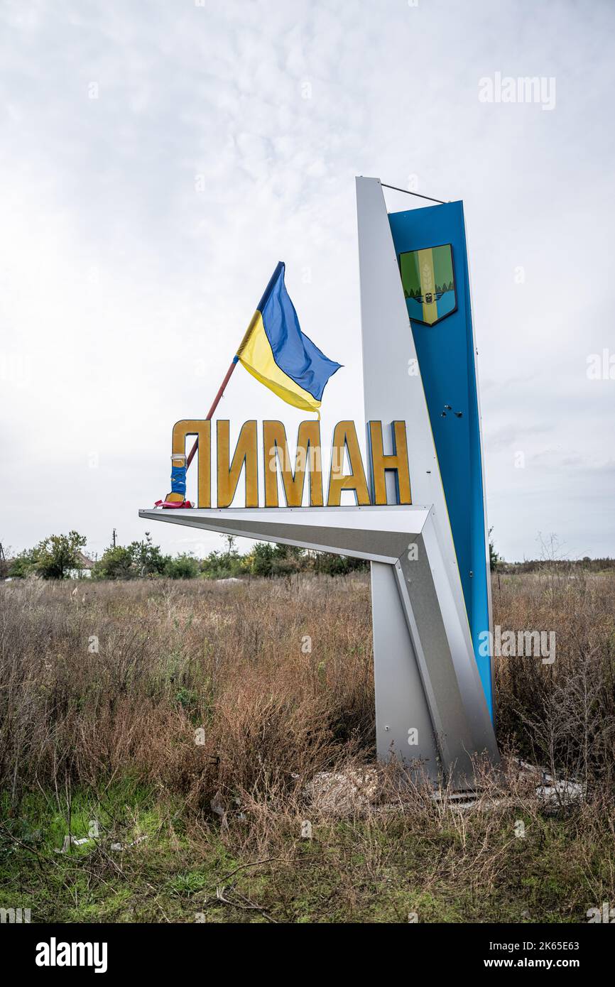 Lyman, Ukraine. 08th Oct, 2022. A Ukrainian flag flies from the ...