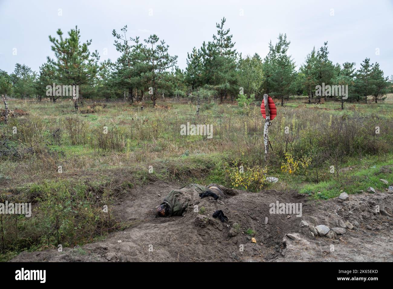 Lyman, Ukraine. 08th Oct, 2022. (EDITORS NOTE: Image depicts death) The ...
