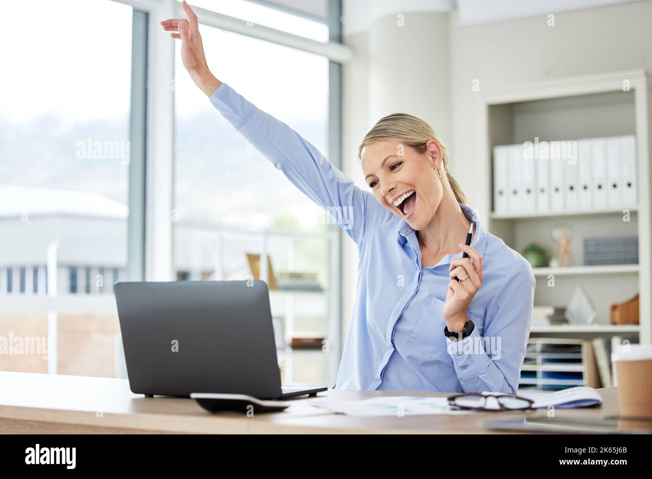 Business woman talking smartphone wearing hi-res stock photography and ...