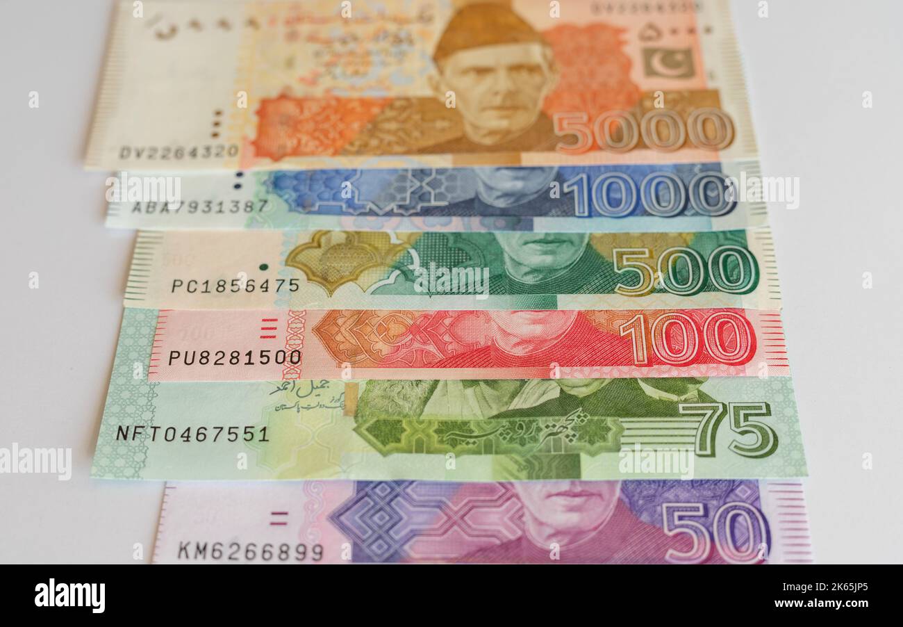 Pakistan banknote set included a 75 rupees new commemorative notes ...