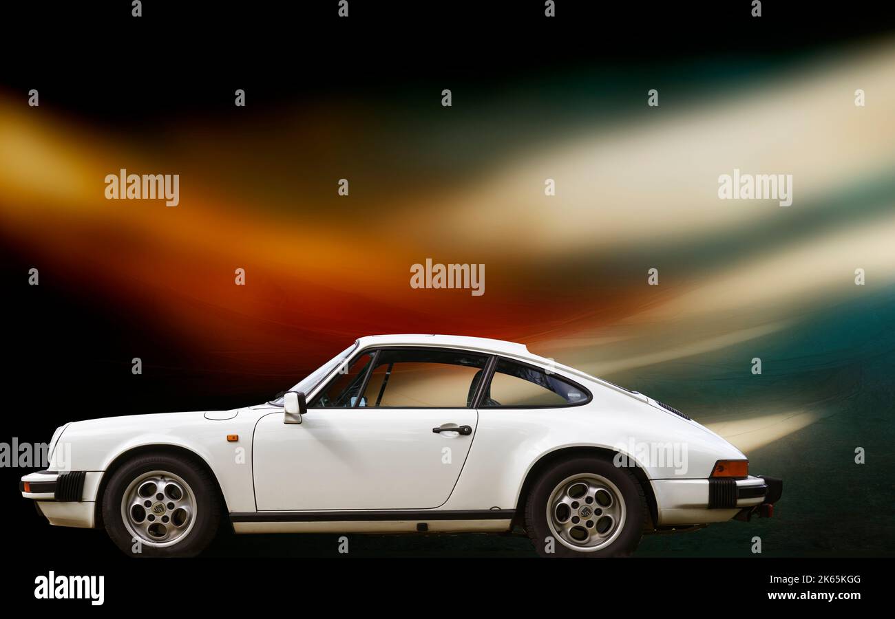 Porsche 911 side view hi-res stock photography and images - Alamy
