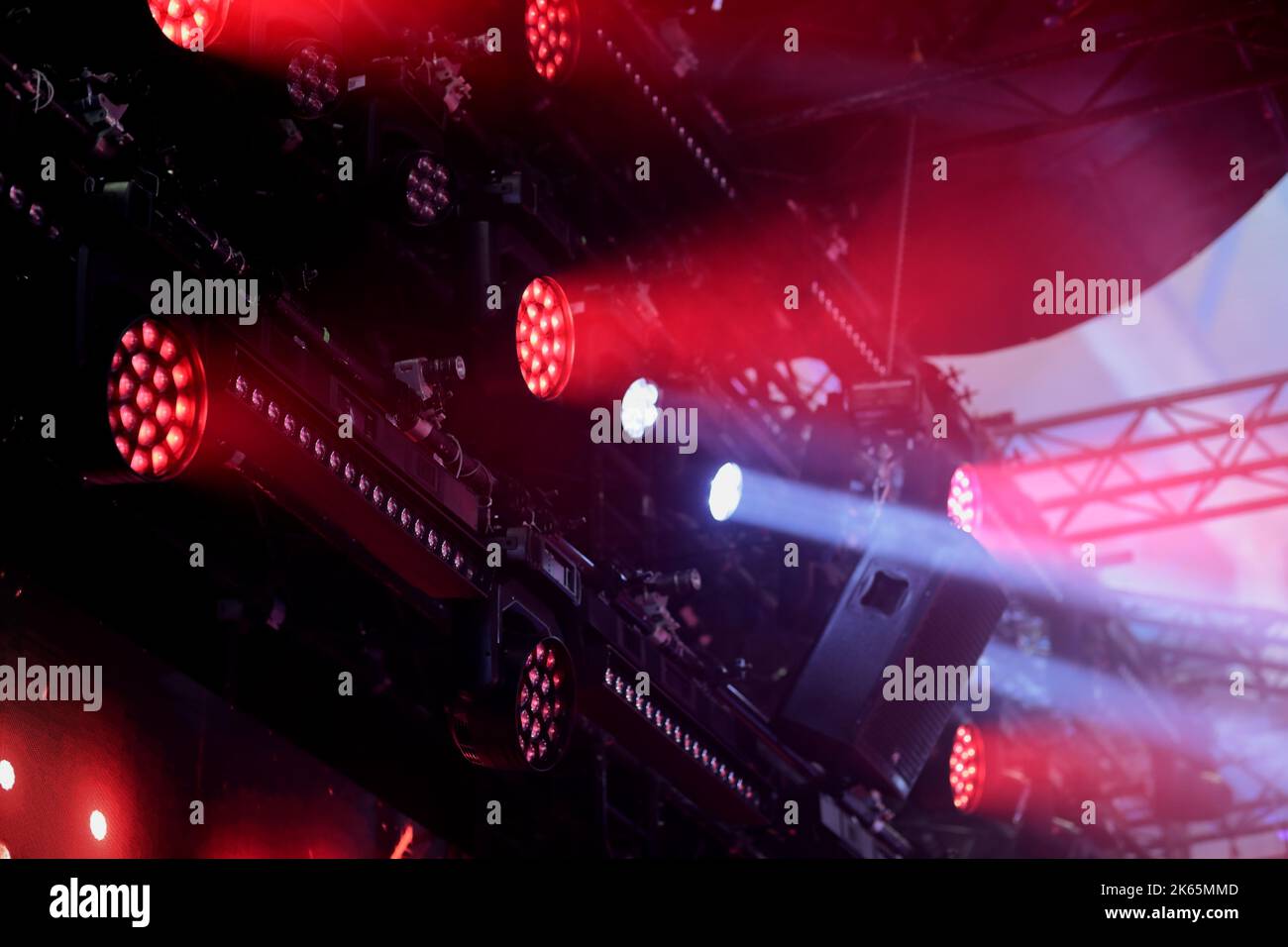 Stage lighting rig hi-res stock photography and images - Alamy