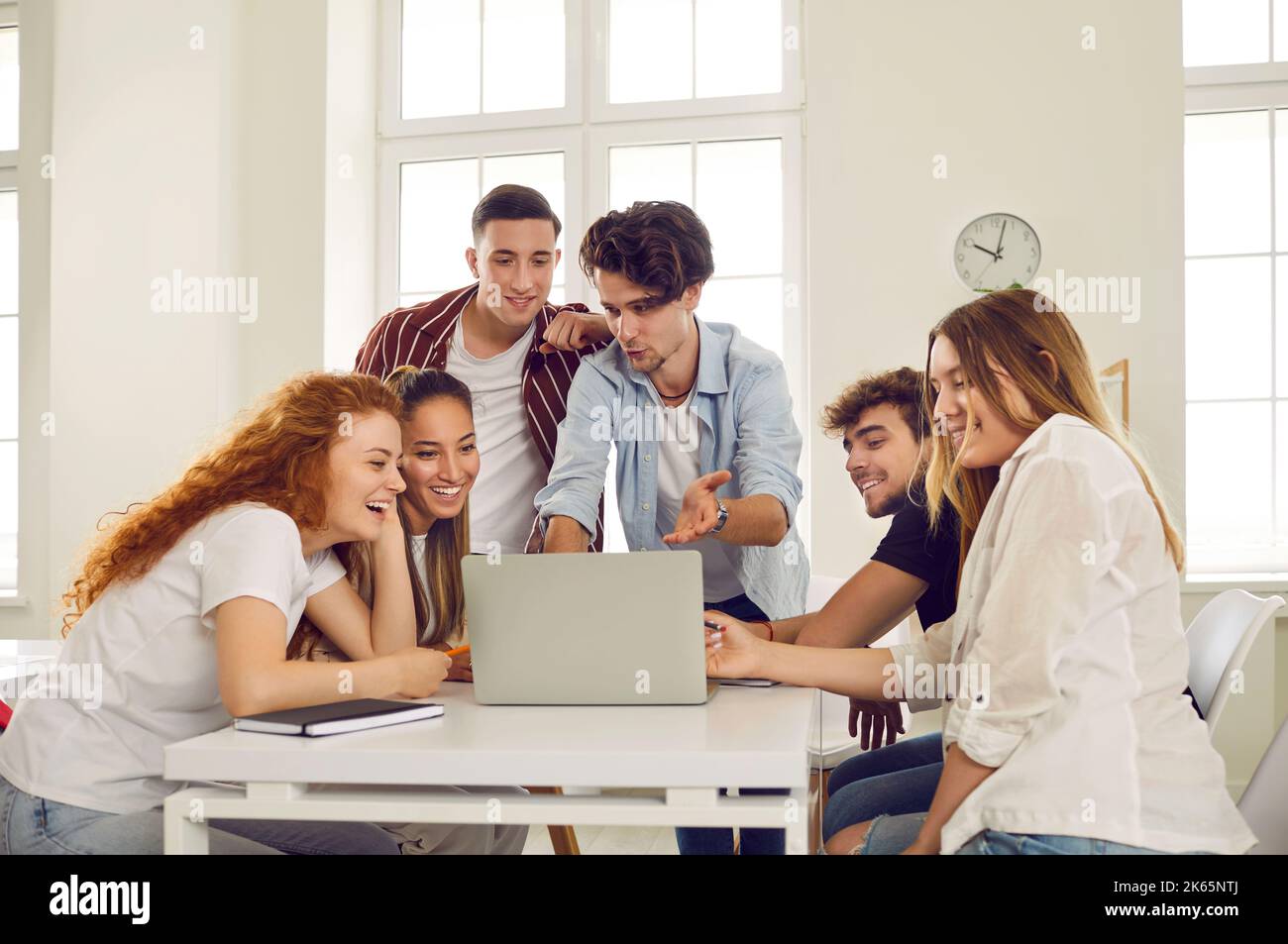 Happy students computer hi-res stock photography and images - Alamy
