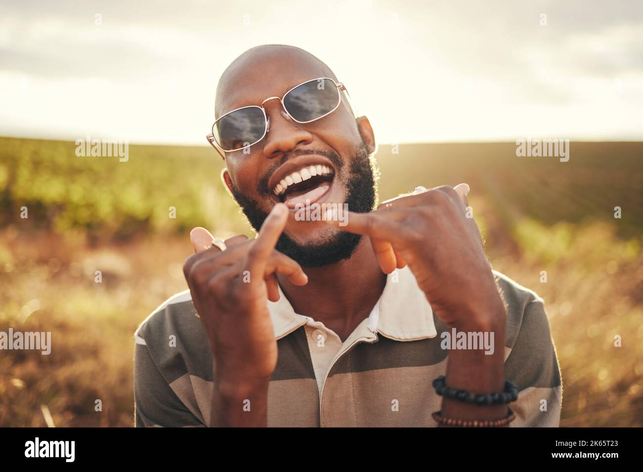 Shaka hand sign hi-res stock photography and images - Alamy