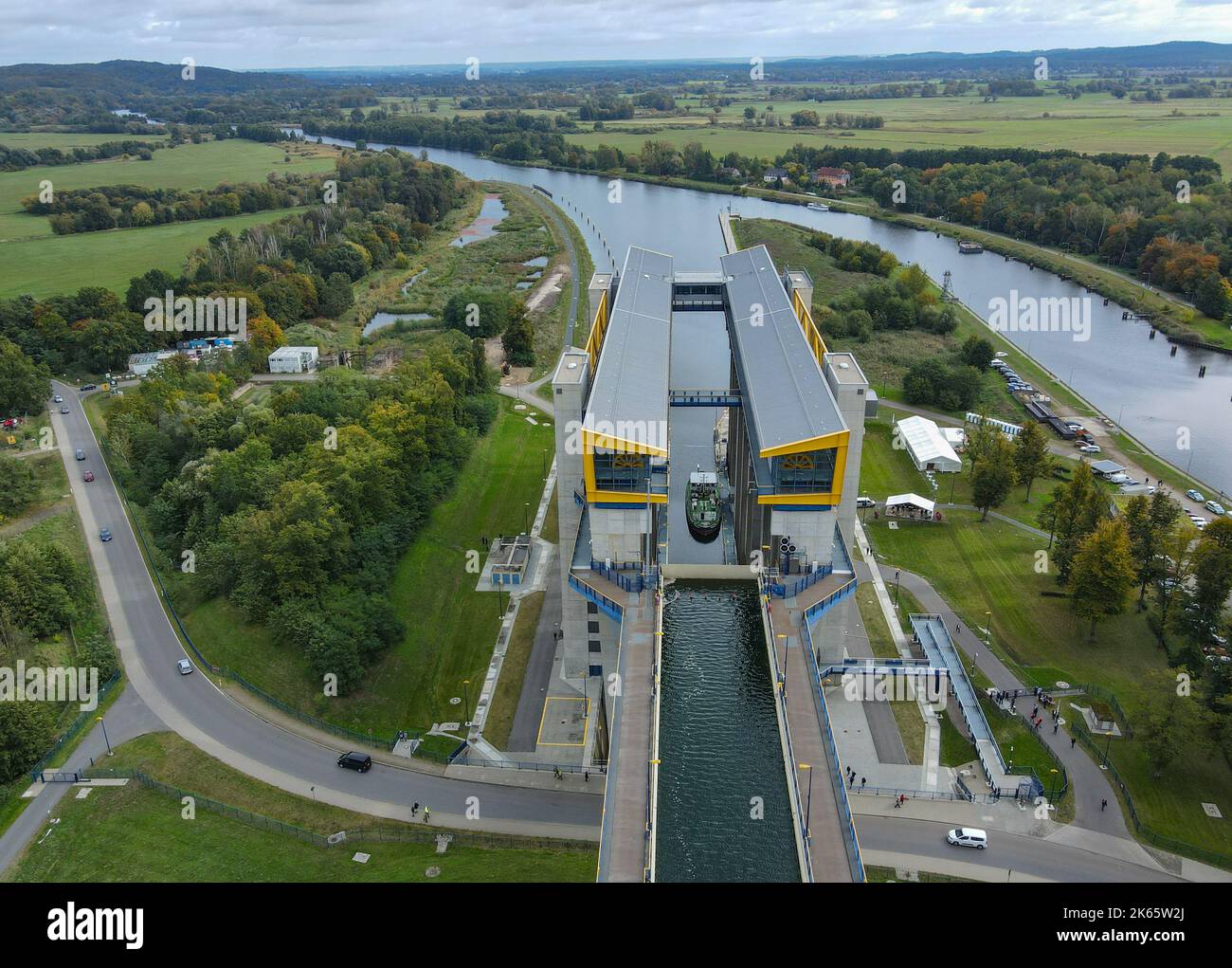 Niederfinow, Germany. 04th Oct, 2022. The new ship lift (aerial view ...