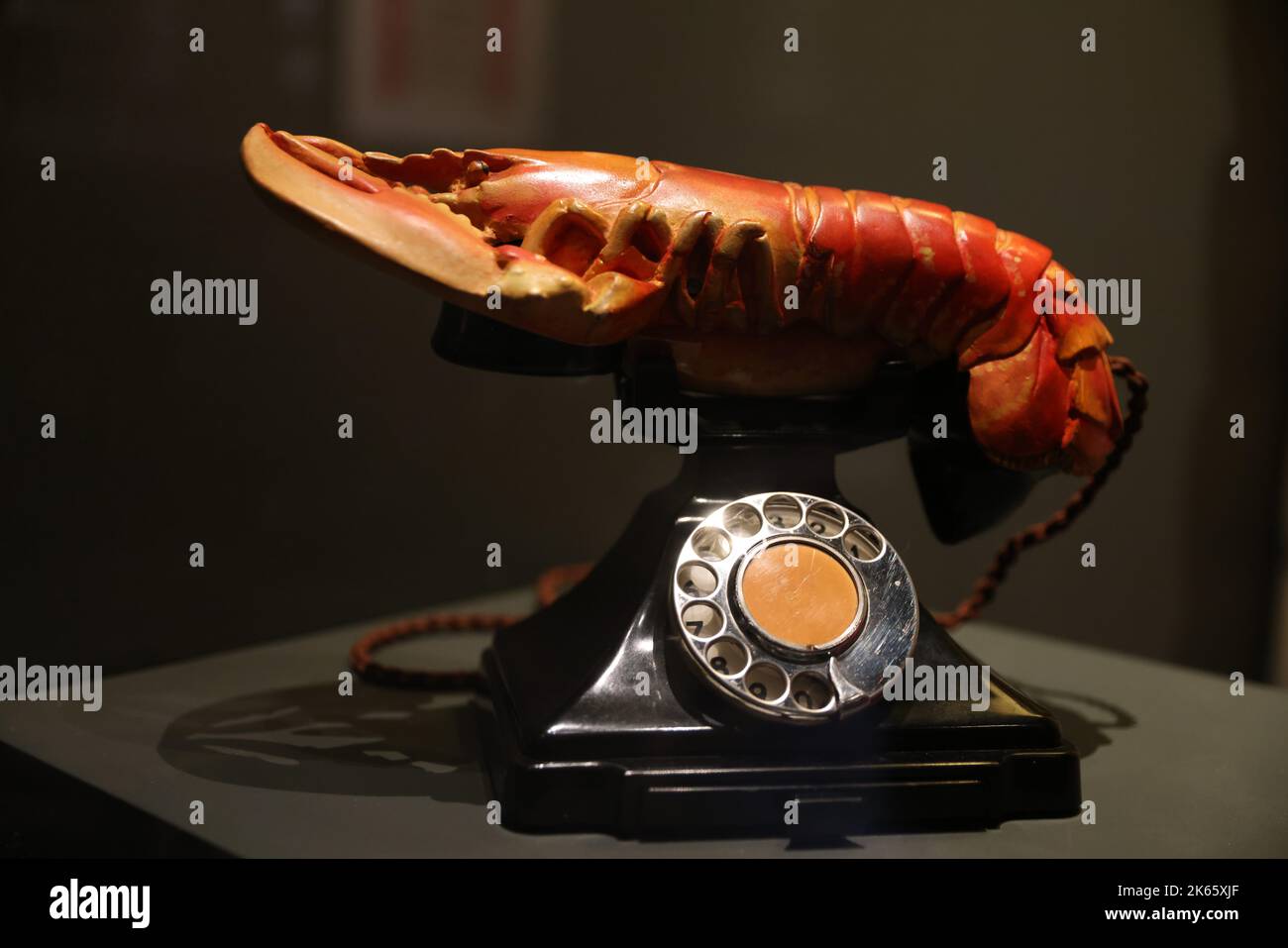 Dali lobster telephone hi-res stock photography and images - Alamy