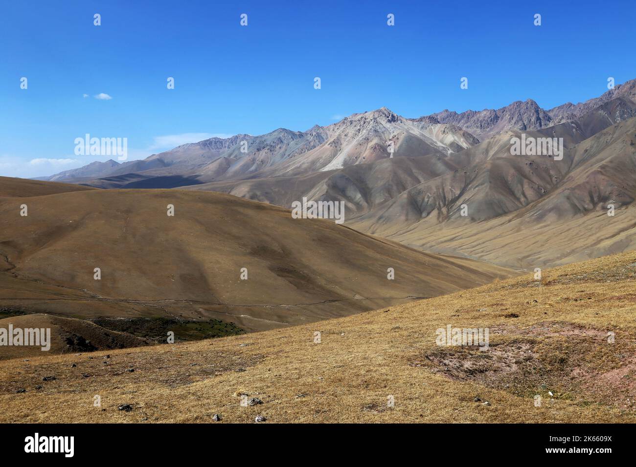 Kalmak Ashuu Pass, Song Kul, Terskey Ala-Too range, Tien Shan mountains ...