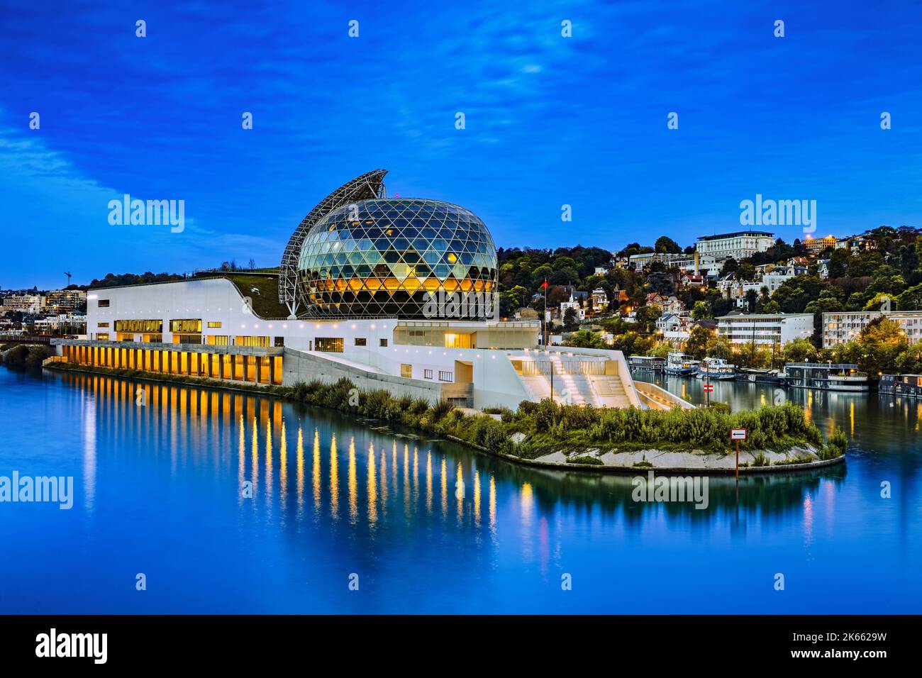 France. Hauts-de-Seine (92). Boulogne-Billancourt. Ile Seguin. La Seine ...