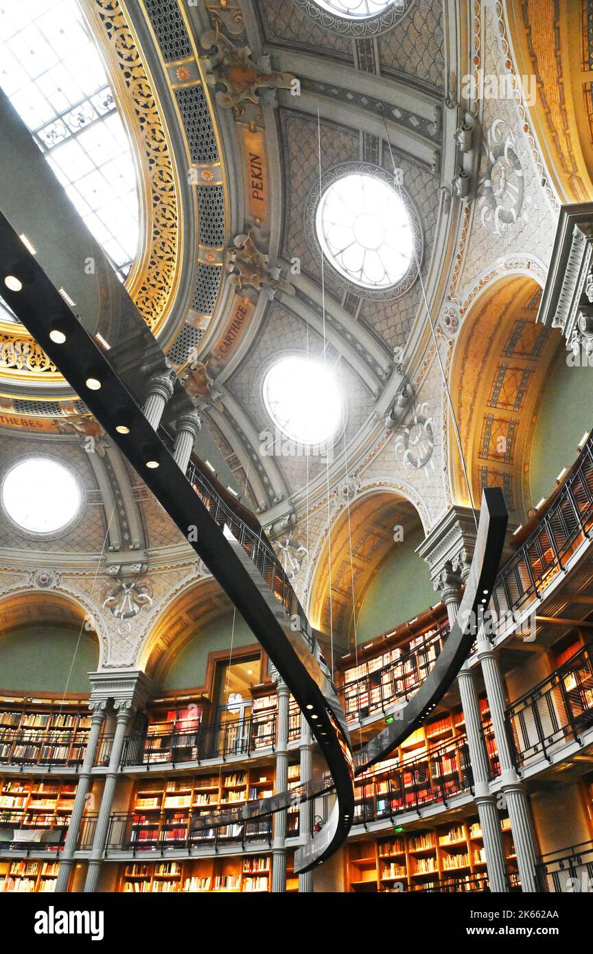 Paris (75) 2nd arrondissement. Reopening in September 2022 of the oval ...