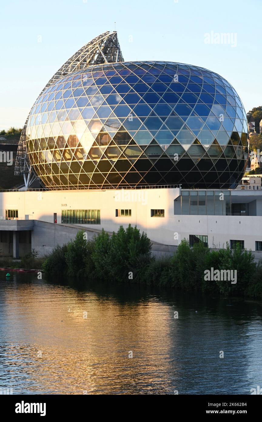 France. Hauts-de-Seine (92). Boulogne-Billancourt. Island of Seguin ...