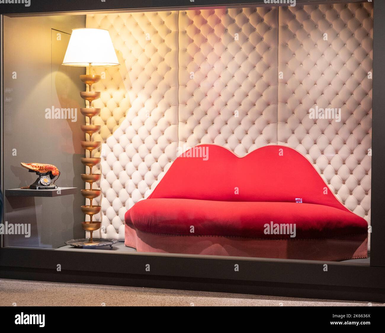 Mae West Lips Sofa Original