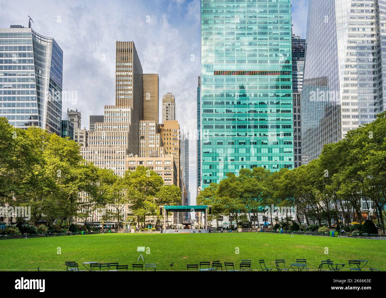 Bryant Park, public park between the Fifth and Sixth Avenue, beside New ...