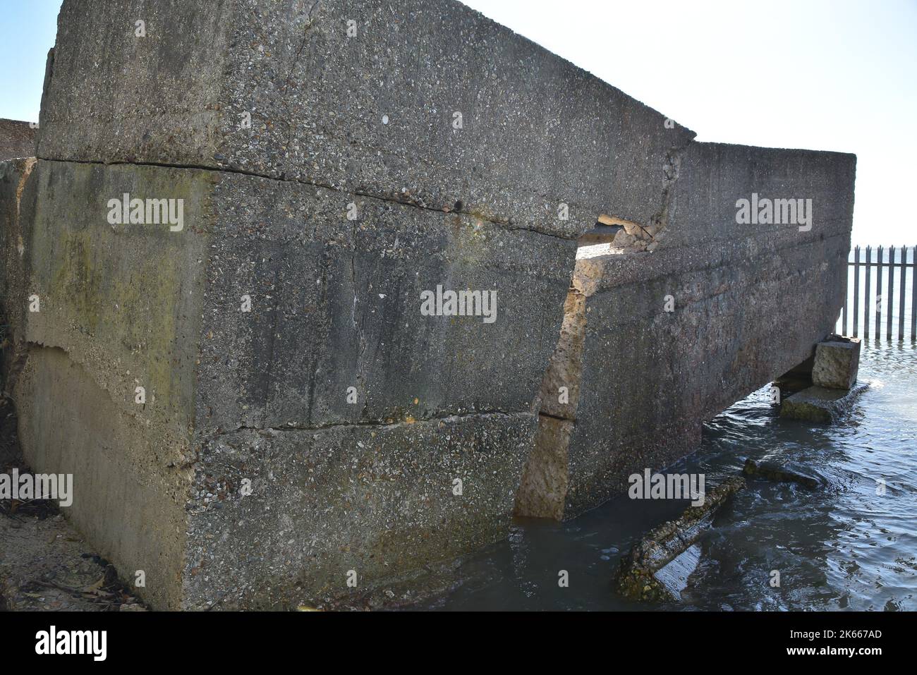 Anti aircraft gun concrete platform hamble common beach hi-res stock ...