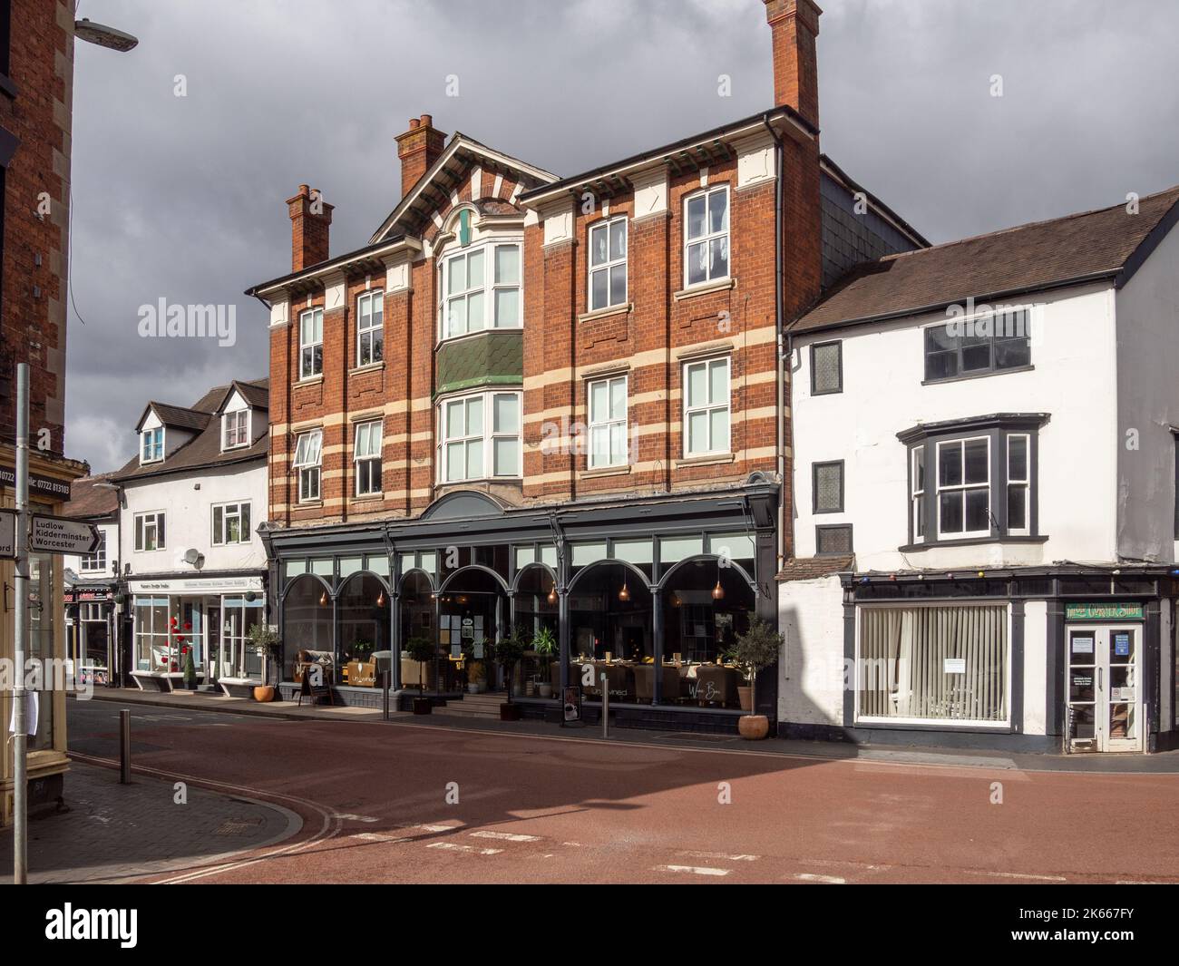Street scene in summer in the market town of Tenbury Wells ...