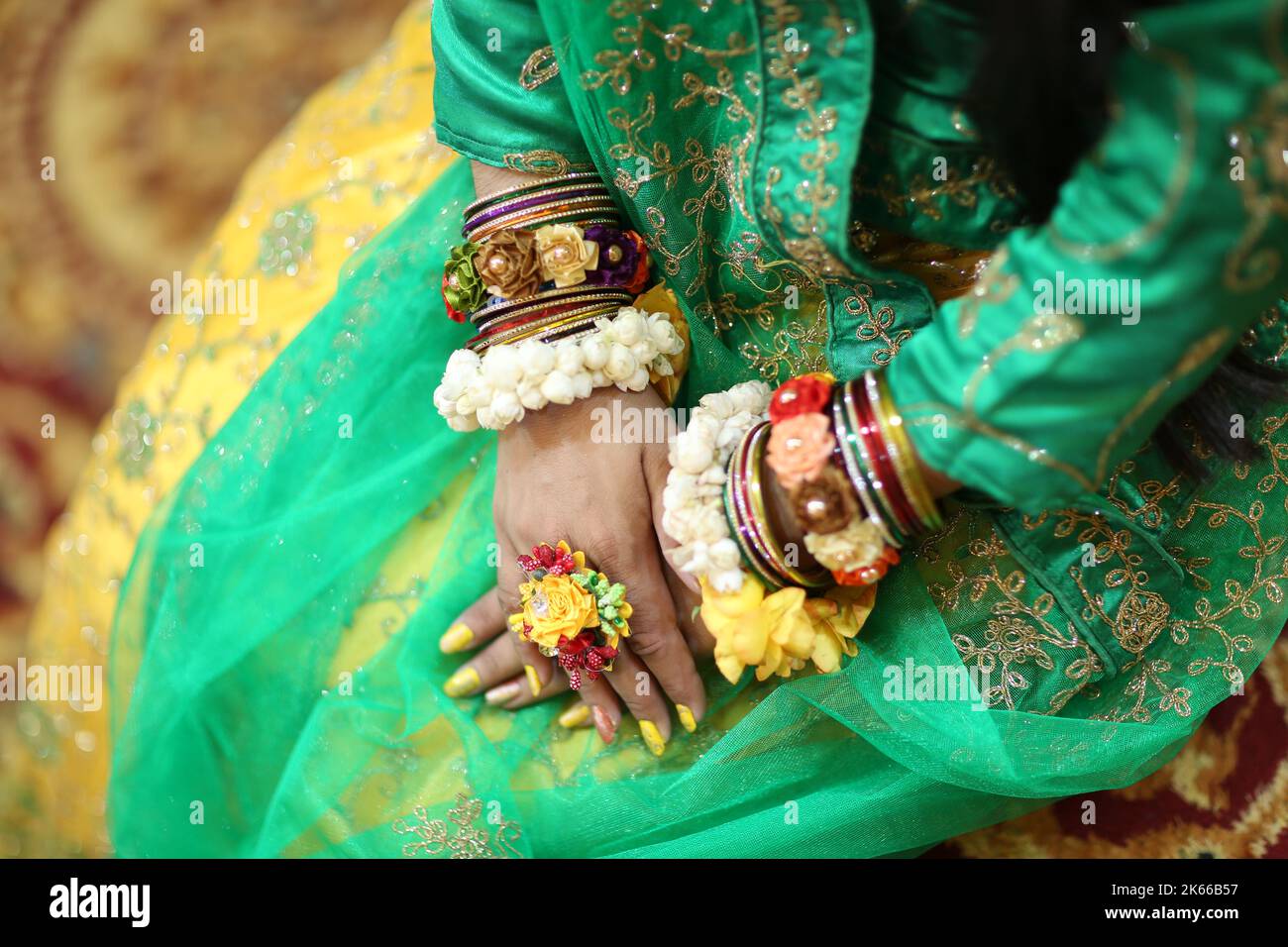 Asian bride close up hi-res stock photography and images - Alamy