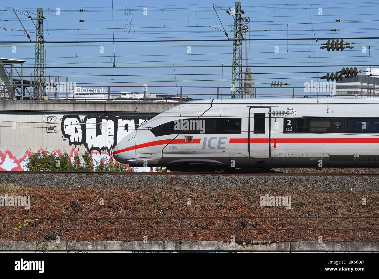 Cologne, Germany. 30th Sep, 2022. A railcar of the ICE of the German ...