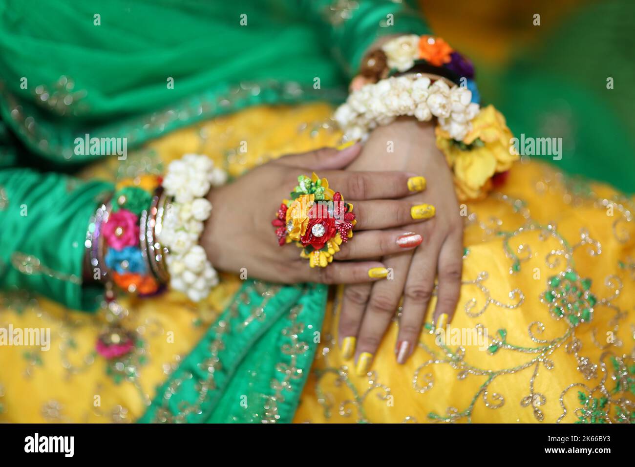 Asian bride close up hi-res stock photography and images - Alamy