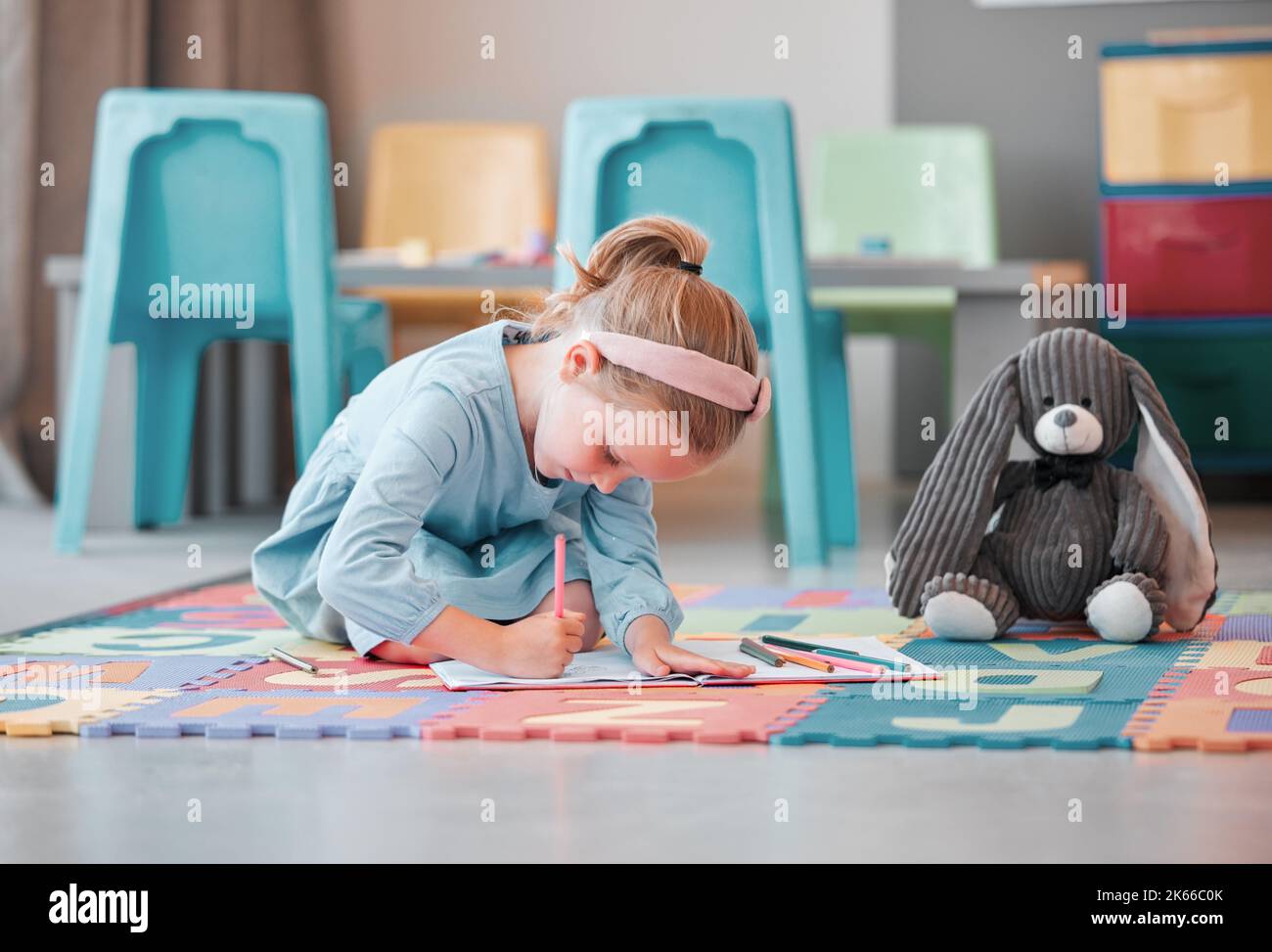 Child colouring in a book hi-res stock photography and images - Alamy